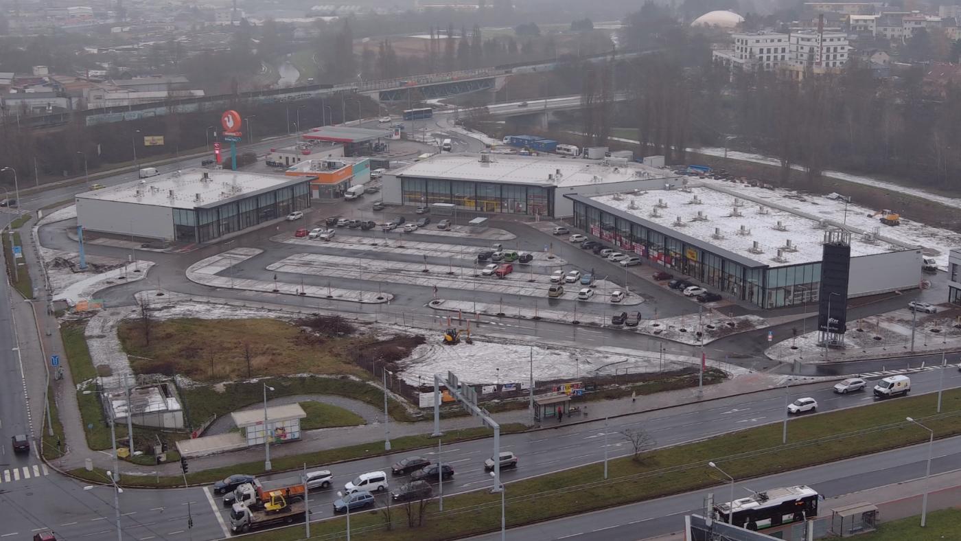 Po letech chátrání se Skleněné peklo mění v moderní obchodní centrum ...